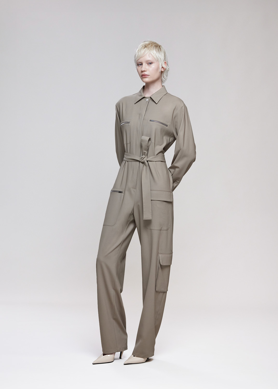 LUXURIOUS WORKERS JUMPSUIT IN STRETCH WOOL WITH MULTIPLE POCKETS AND