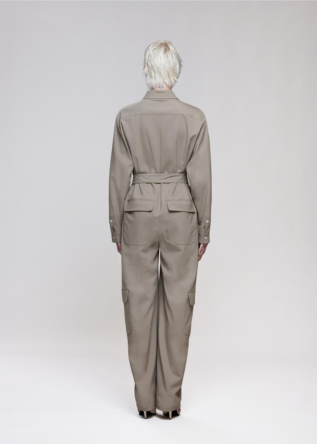 LUXURIOUS WORKERS JUMPSUIT IN STRETCH WOOL WITH MULTIPLE POCKETS AND